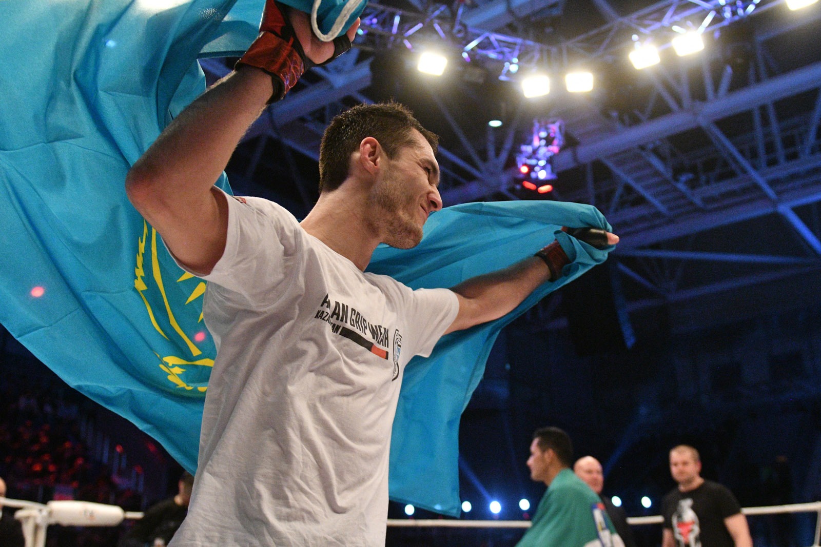 Рахмонов пен Морозов жекпе-жек өткізетін UFC 38 турниріндегі толық кард ...